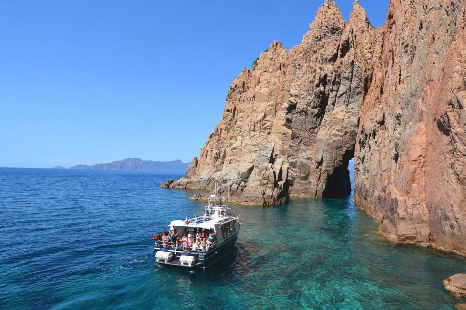 Excursion en bateau à Girolata : expérience inoubliable en Corse